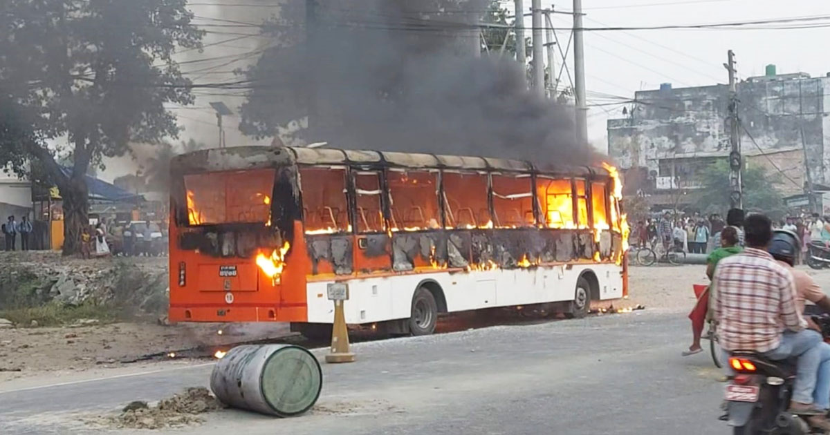 बसको ठक्करबाट छात्राको मृत्युपछि इटहरीमा तनाव, स्थानीय आक्रोशित ...