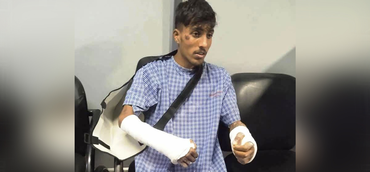 अज्ञात समूहको आक्रमणमा परी घाइते सिंहलाई बलराको आर्थिक सहयोग | Nagarik News