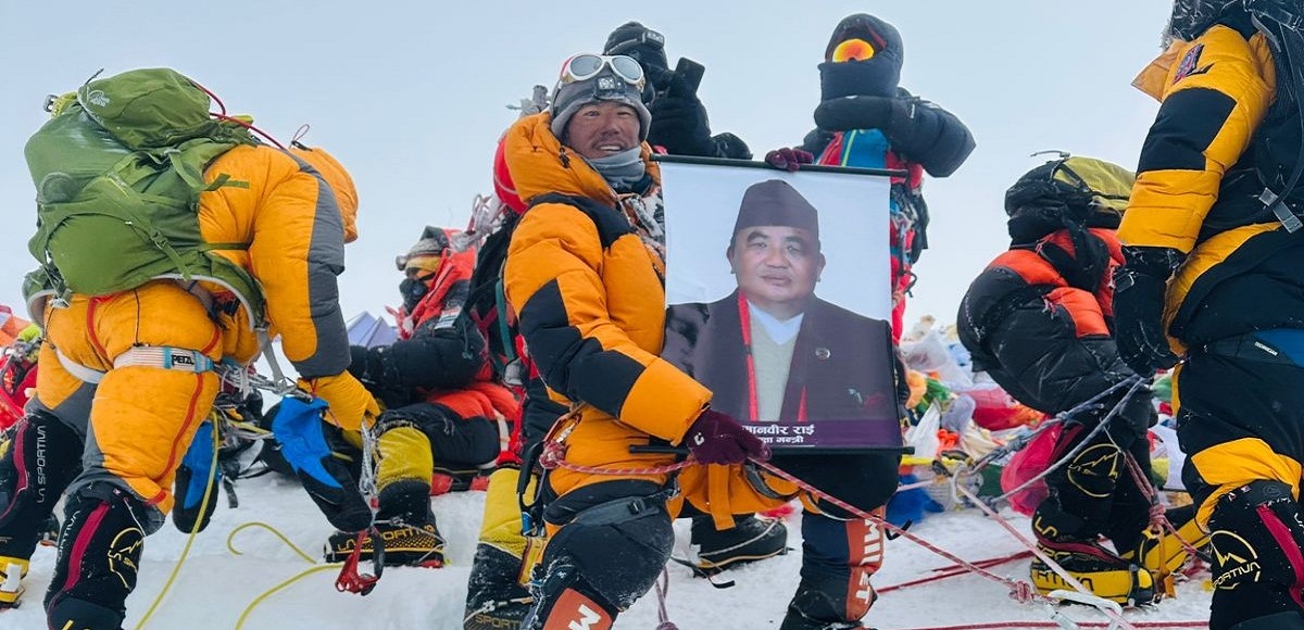 रक्षामन्त्री राईको फोटो सगरमाथा शिरमा | Nagarik News