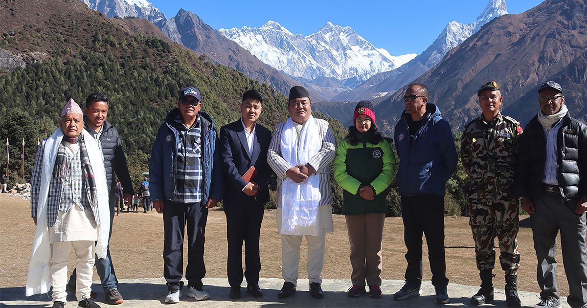 रक्षामन्त्री राईबाट सगरमाथा क्षेत्रमा तैनाथ गुल्मको निरीक्षण | Nagarik News